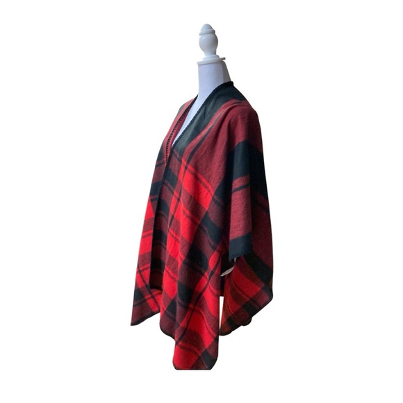 Time and Tru | Accessories | Buffalo Plaid Ruana Layering Piece Wrap ...